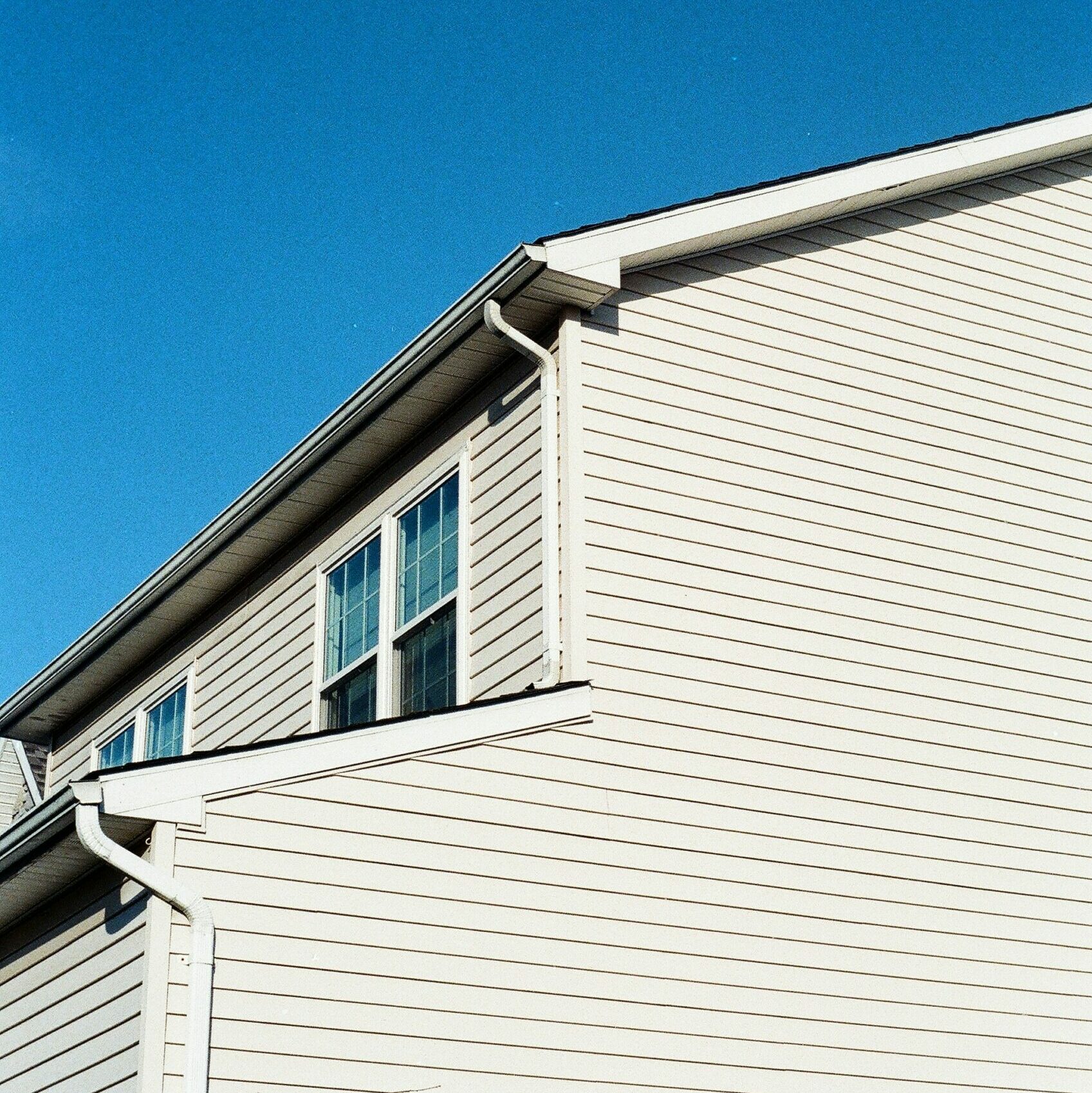 Ensure Your Home’s Beauty & Longevity with Siding Maintenance